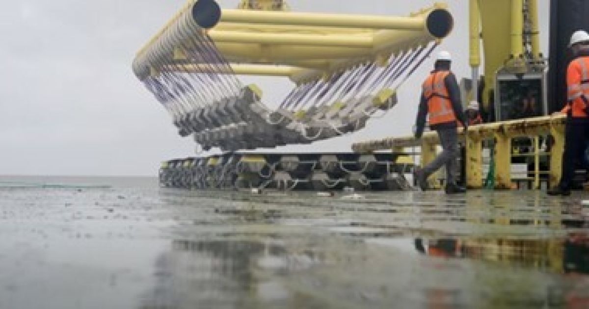 Concrete block mat over the Eemszinker pipeline › Gasunie